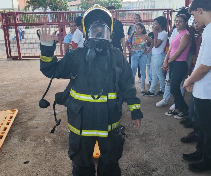 7º Pelotão de Bombeiros recebe visita de alunos de curso técnico 7º Pelotão de Bombeiros recebe visita de alunos de curso técnico