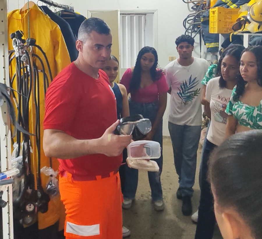 7º Pelotão de Bombeiros recebe visita de alunos de curso técnico 7º Pelotão de Bombeiros recebe visita de alunos de curso técnico