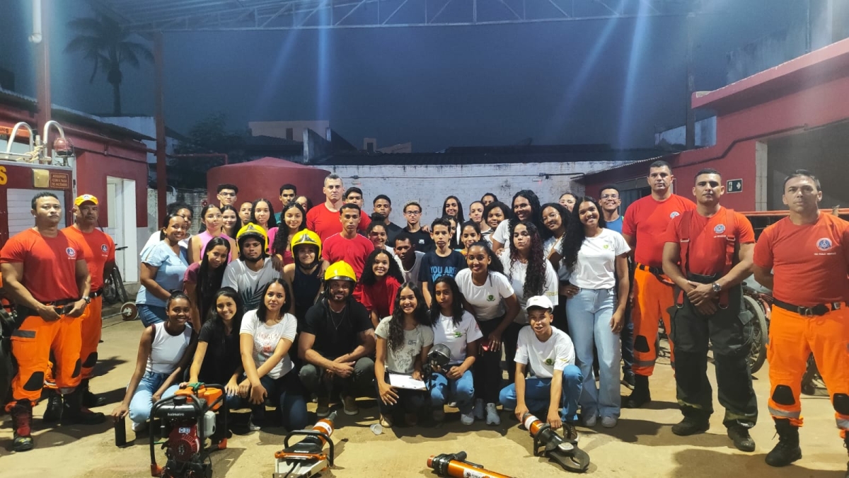7º Pelotão de Bombeiros recebe visita de alunos de curso técnico 7º Pelotão de Bombeiros recebe visita de alunos de curso técnico