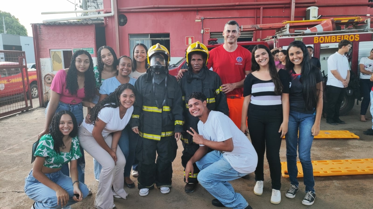 7º Pelotão de Bombeiros recebe visita de alunos de curso técnico 7º Pelotão de Bombeiros recebe visita de alunos de curso técnico
